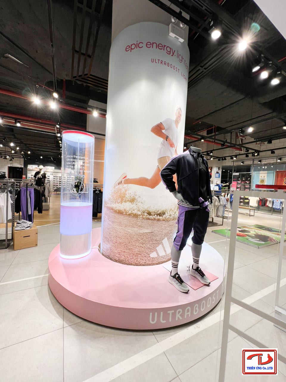 Mô hình Adidas Launch Zone Q.7 - TP.HCM ( 03-03-2023 ) - Quảng Cáo ...