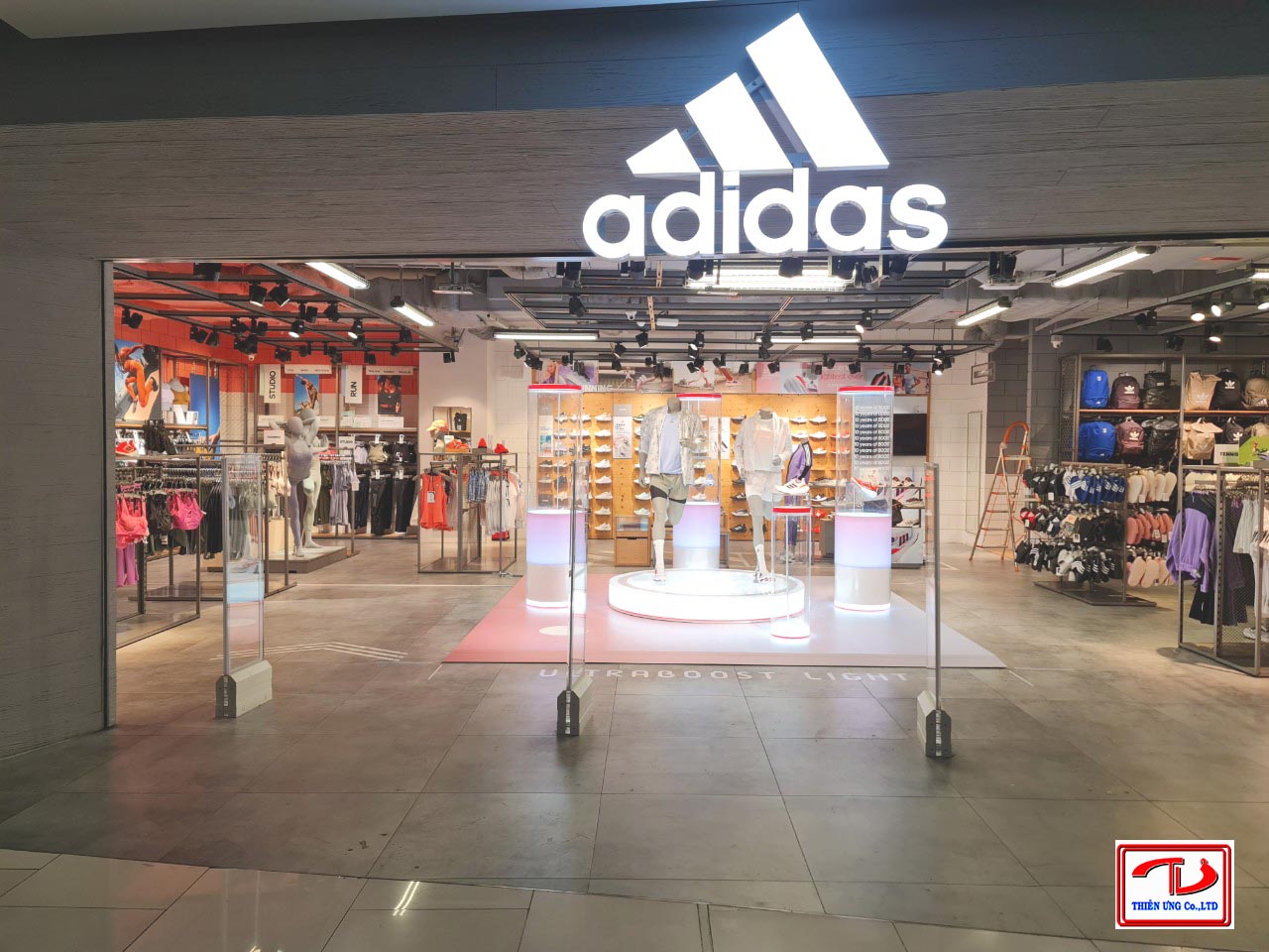 Mô hình Adidas Launch Zone Q.7 - TP.HCM ( 03-03-2023 ) - Quảng Cáo ...